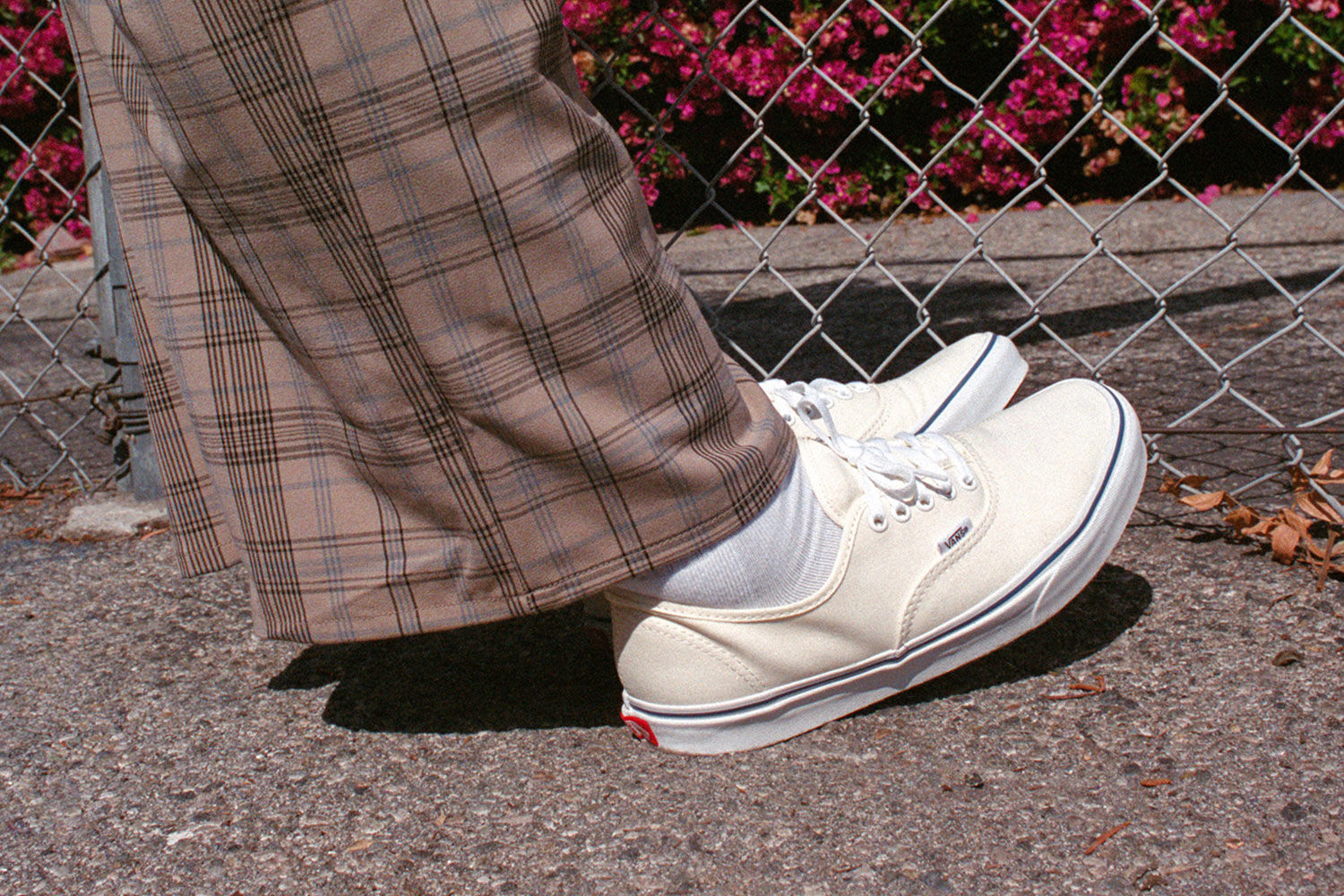 How to stretch canvas shoes | Vans FI