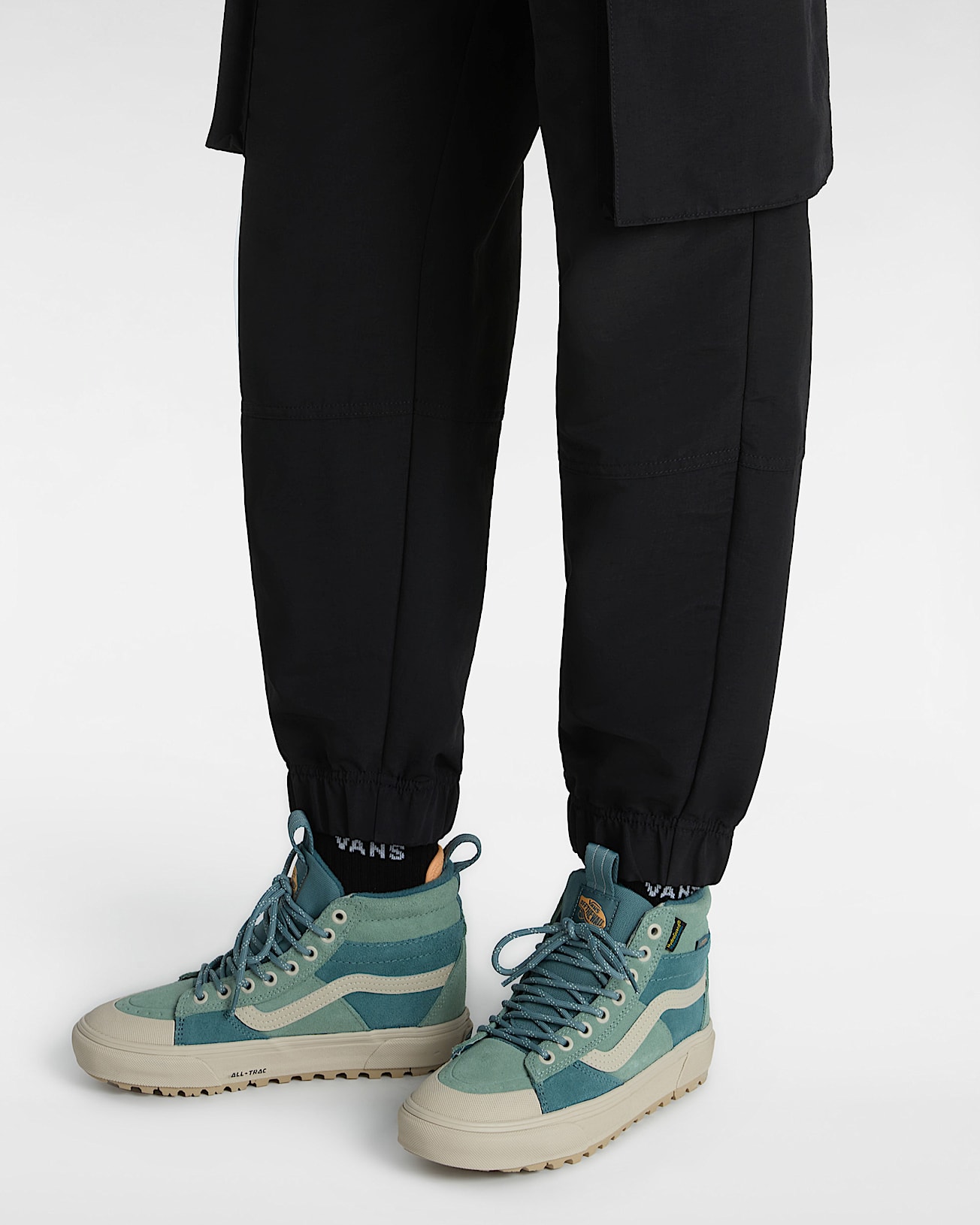 MTE Sk8-Hi Waterproof Shoes in Green| Vans UK