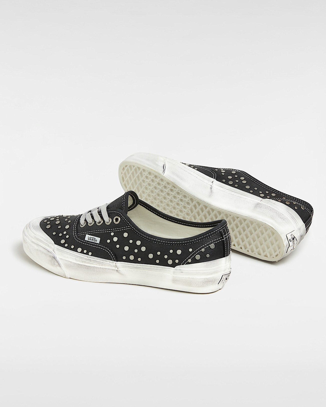 Premium Authentic Shoes in Black| Vans CZ