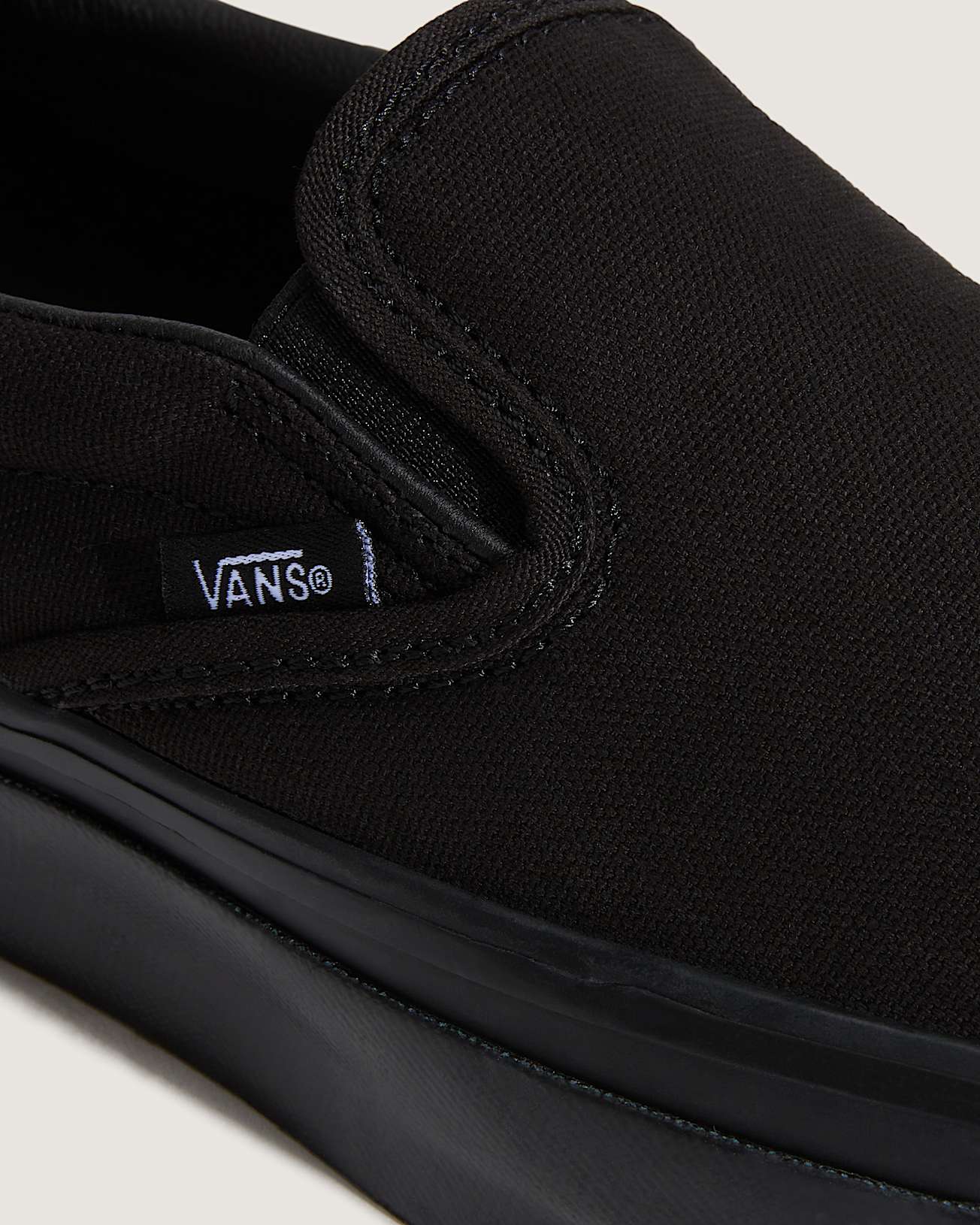 Premium Slip-On 98 Shoes in Black| Vans SE