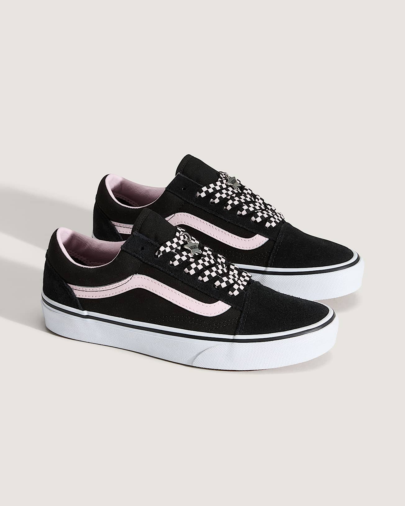 Old Skool Shoes in Black| Vans SE