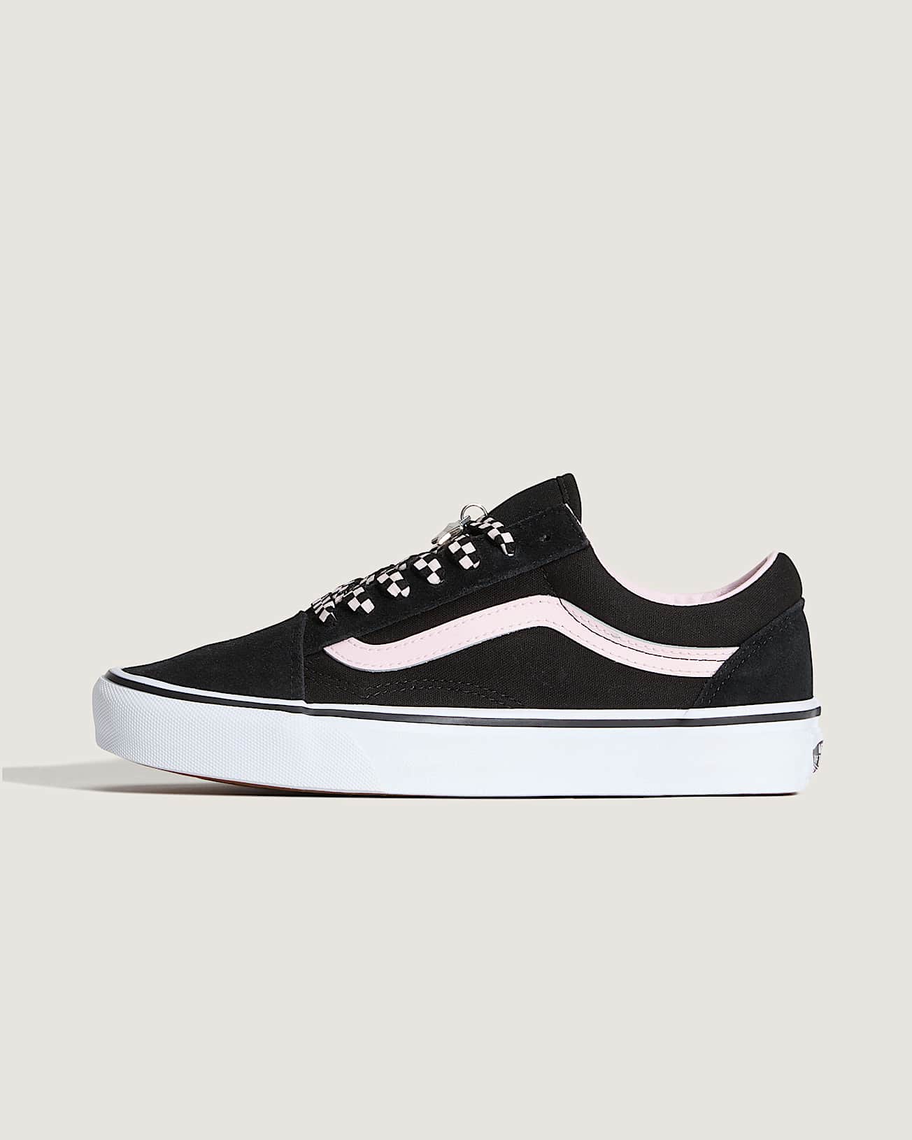 Old Skool Shoes in Black| Vans SE