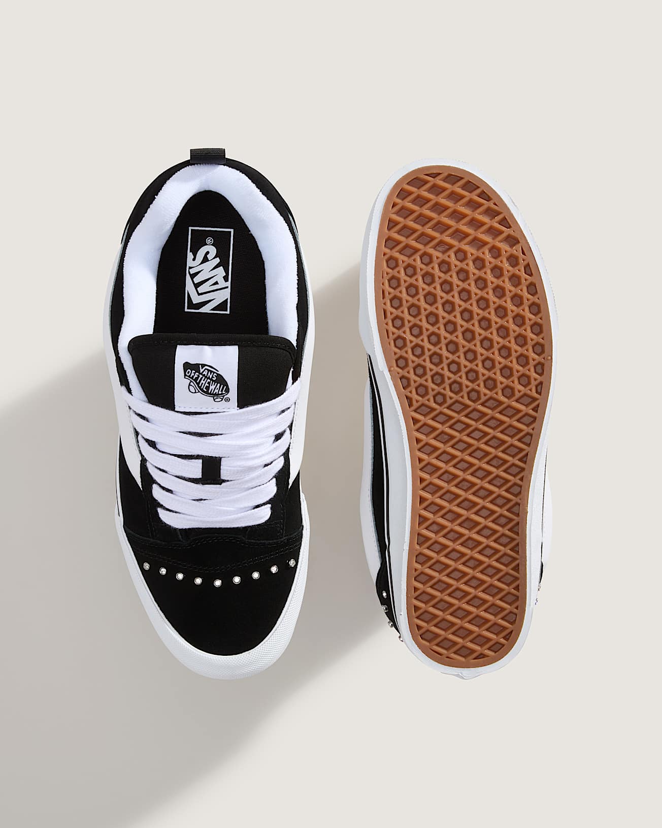 Knu Skool Shoes in Black| Vans SE