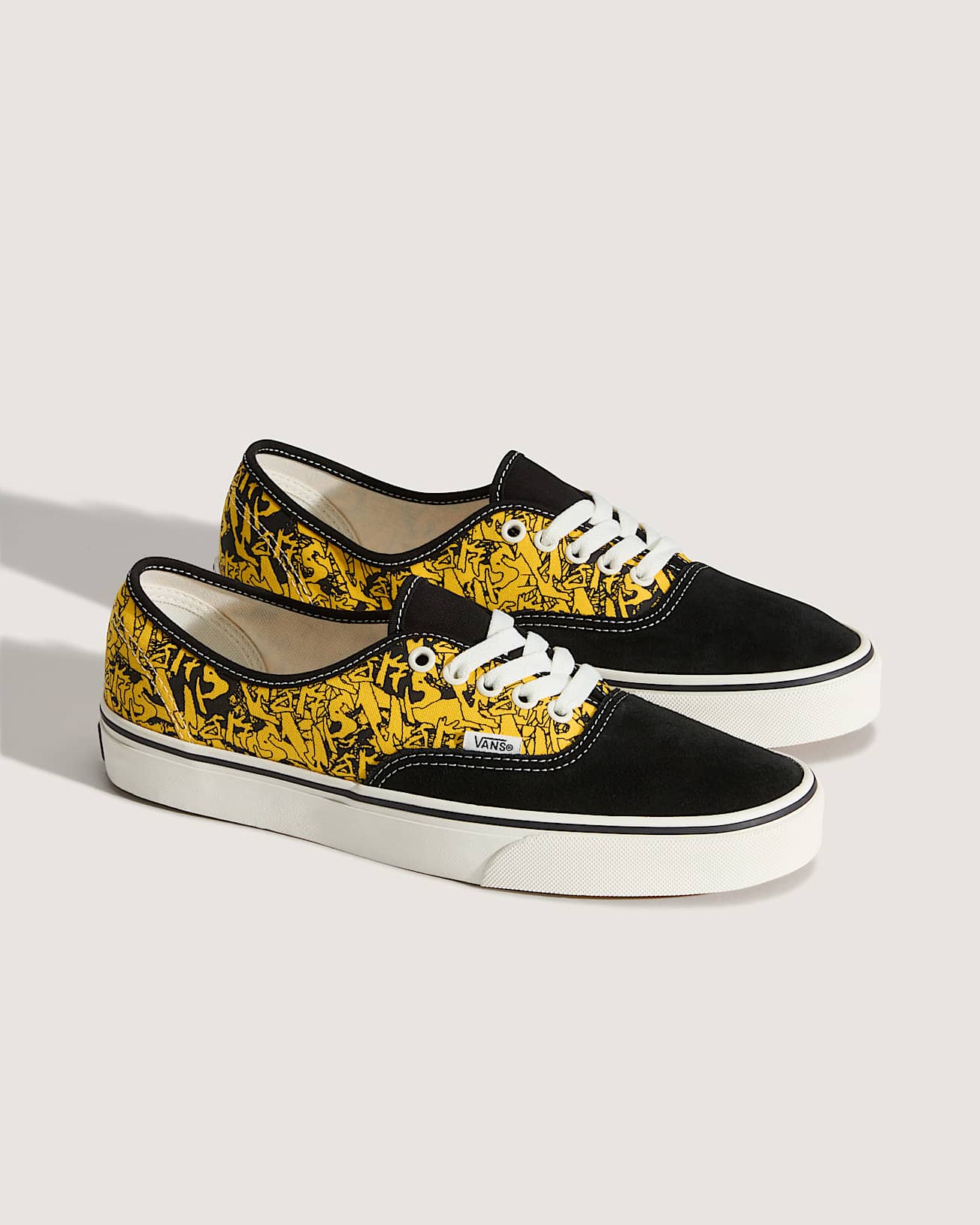 Authentic Shoes in Black| Vans DK
