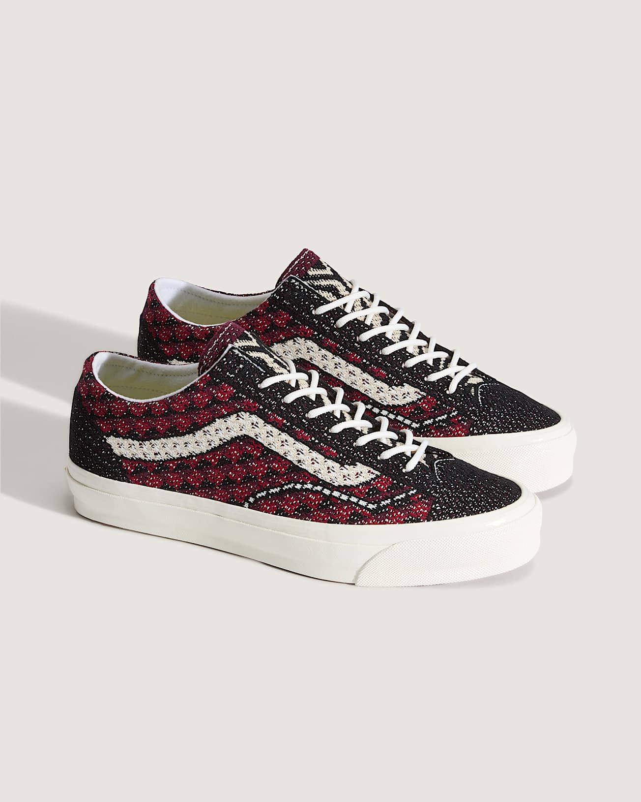 Premium Old Skool Shoes in Burgundy| Vans IE