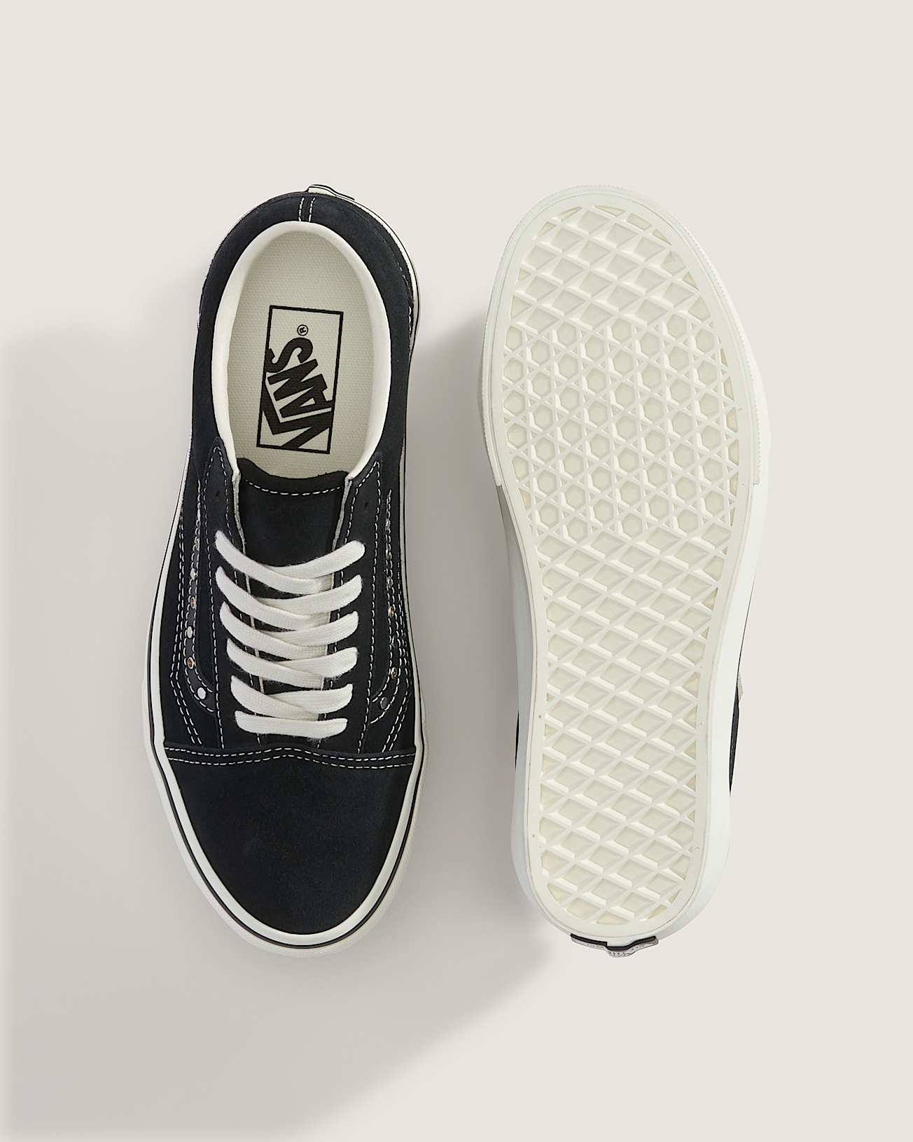 Old Skool Shoes in Black| Vans CZ