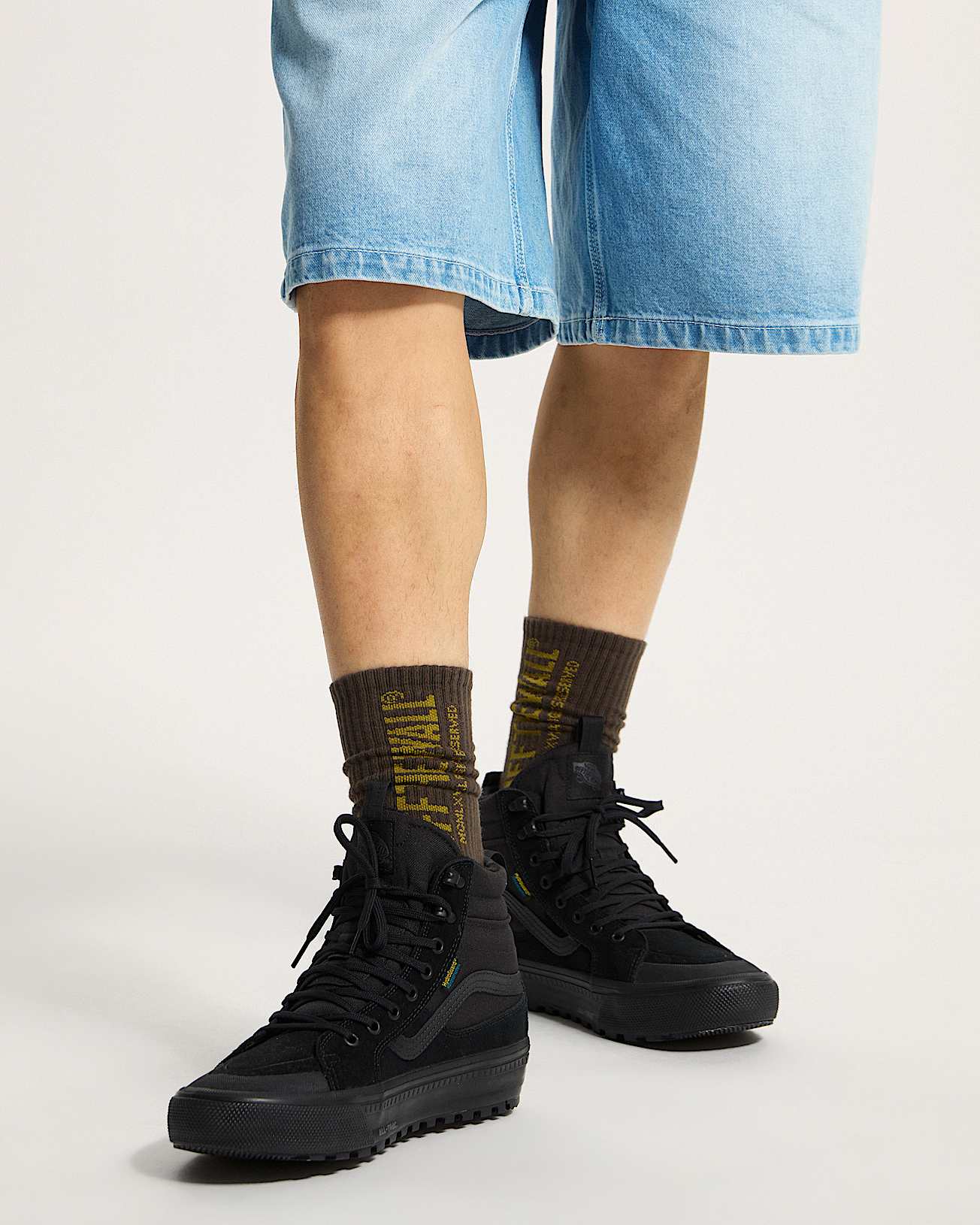 Sk8-Hi Waterproof Insulated Shoes in Black| Vans UK